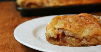 This Spin On a Classic American Dessert Is Perfect For Serving a Crowd ...